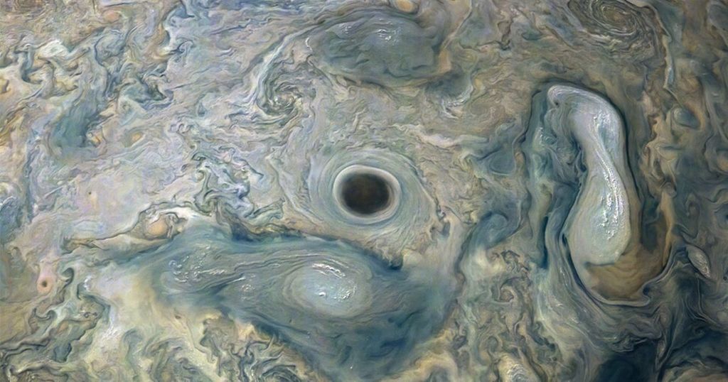NASA's Juno probe snaps STUNNING photo of 'intensely…