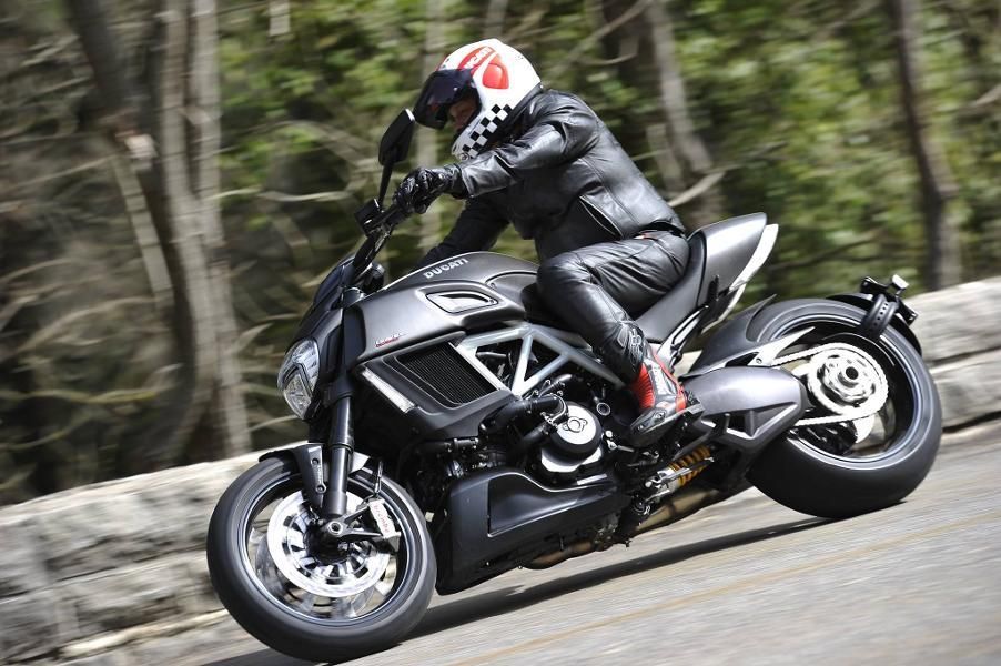 Six Ways To Stay Safer While Riding A Motorcycle Alone