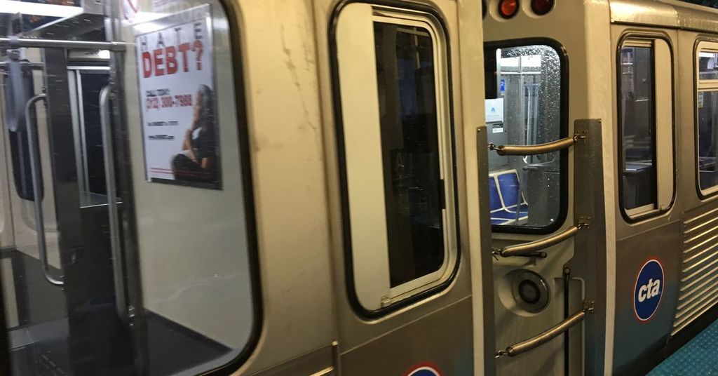 Video shows security guard standing on CTA platform…