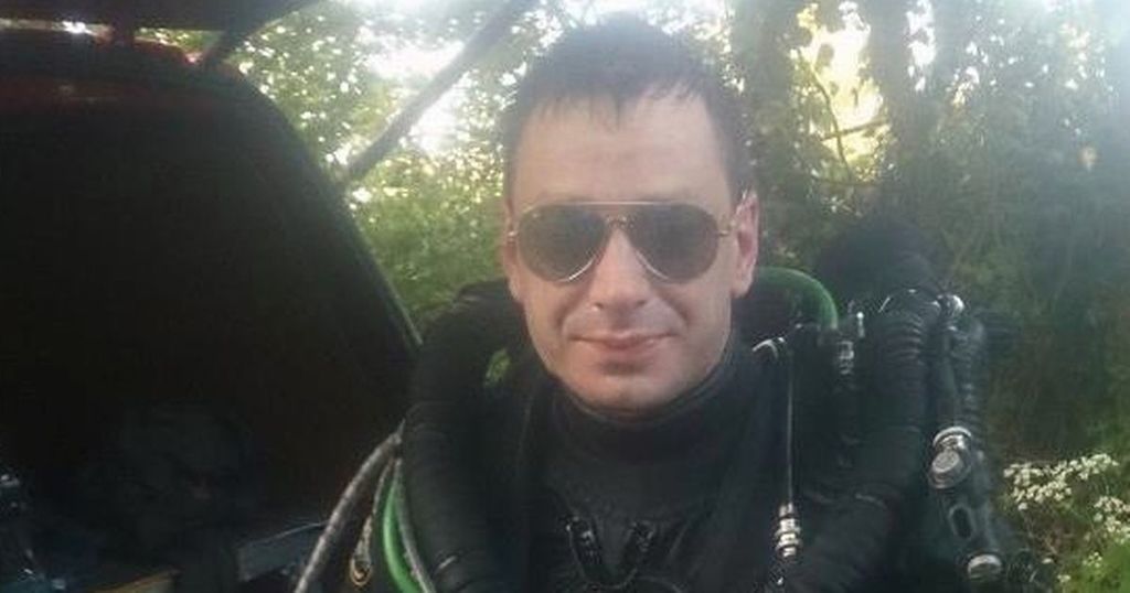 Hero diver Jim Warny who rescued 12 Thai boys from…