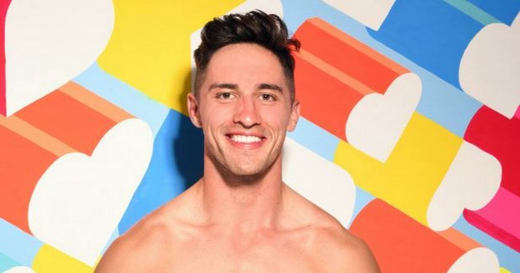 Who is Greg on Love Island? New boy goes on date with…