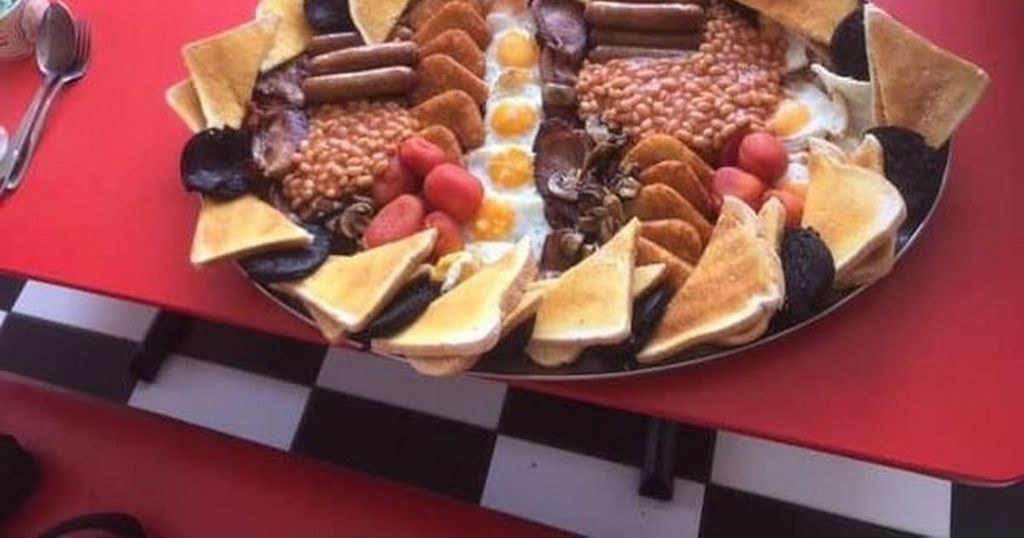 World's biggest full English breakfast boasting 135…
