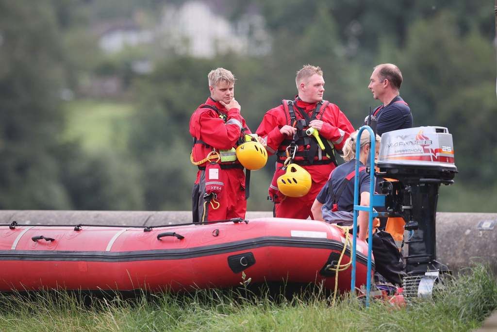 Whaley Bridge dam collapse: Thousands told to evacuate…