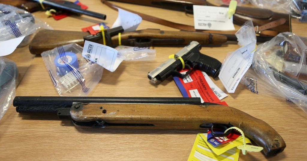 See the terrifying fake sawn-off shotgun handed in to…
