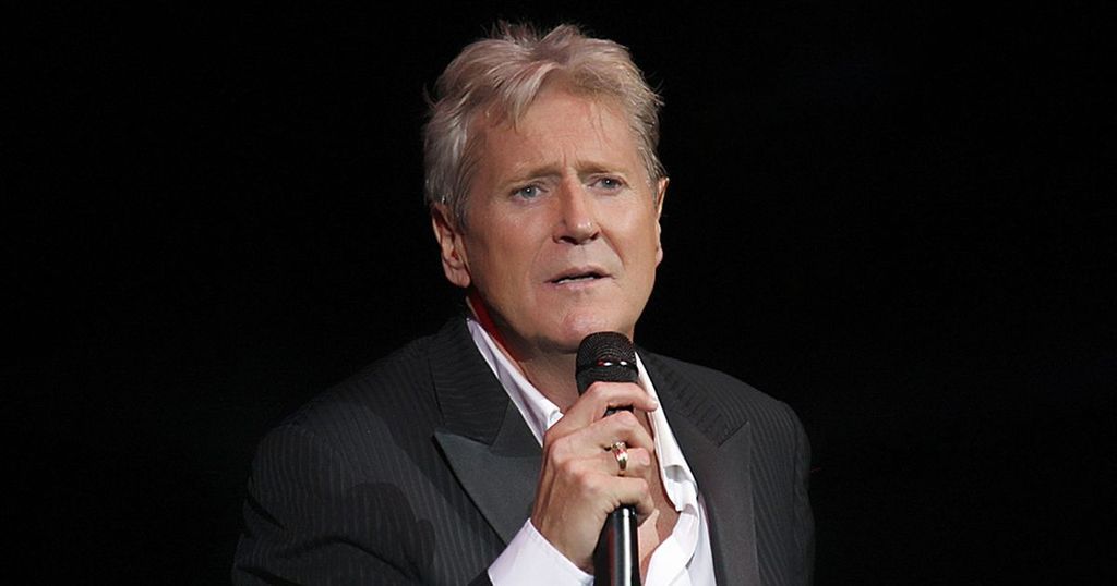 Joe Longthorne funeral: Nolan Sisters and Roy Walker…