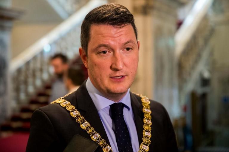Belfast mayor opens book of condolence in show of…