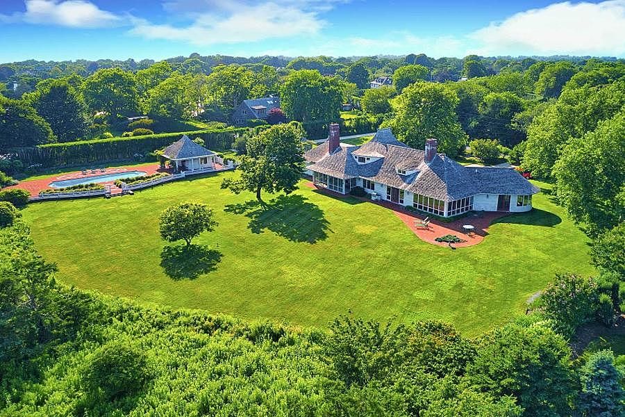 $14 Million Bridgehampton Estate Listed For First Time…