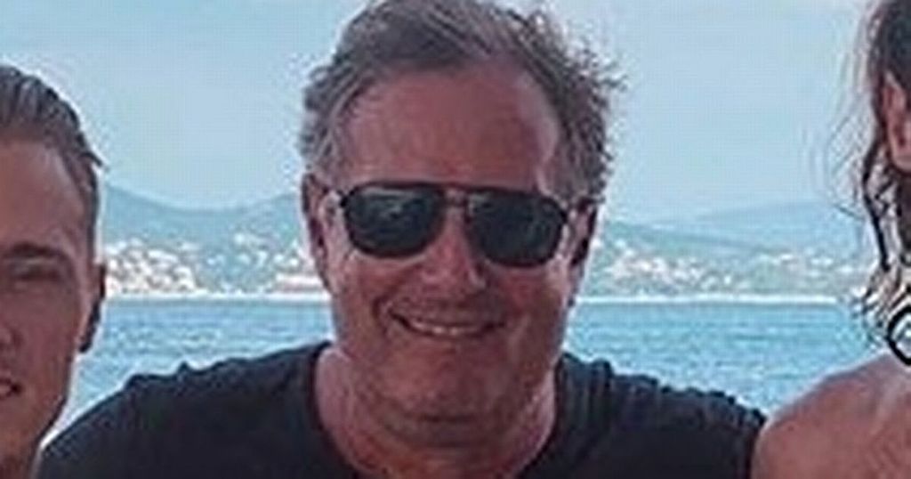 Piers Morgan shares very rare snap with all four of…