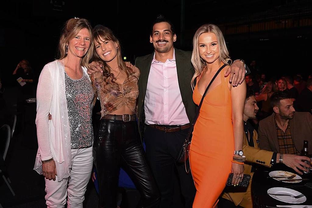 Celebrity Treasure Island stars out to support Shane…