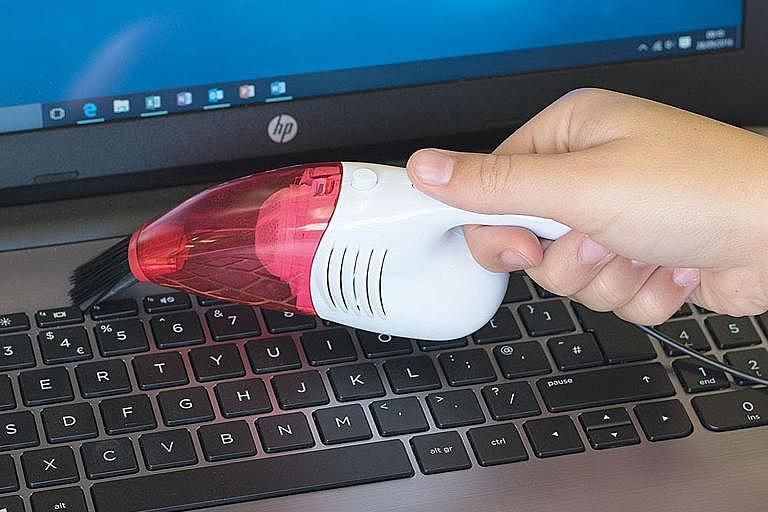 Best mini vacuum cleaners for your desk and keyboard