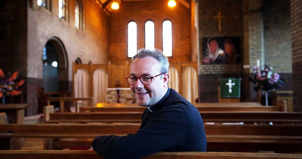 Inspiring priest welcomed homeless into his church and…