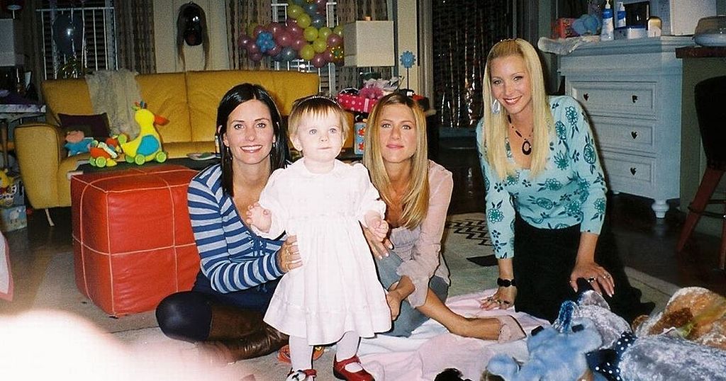 Twins who played Emma in Friends share incredible rare…