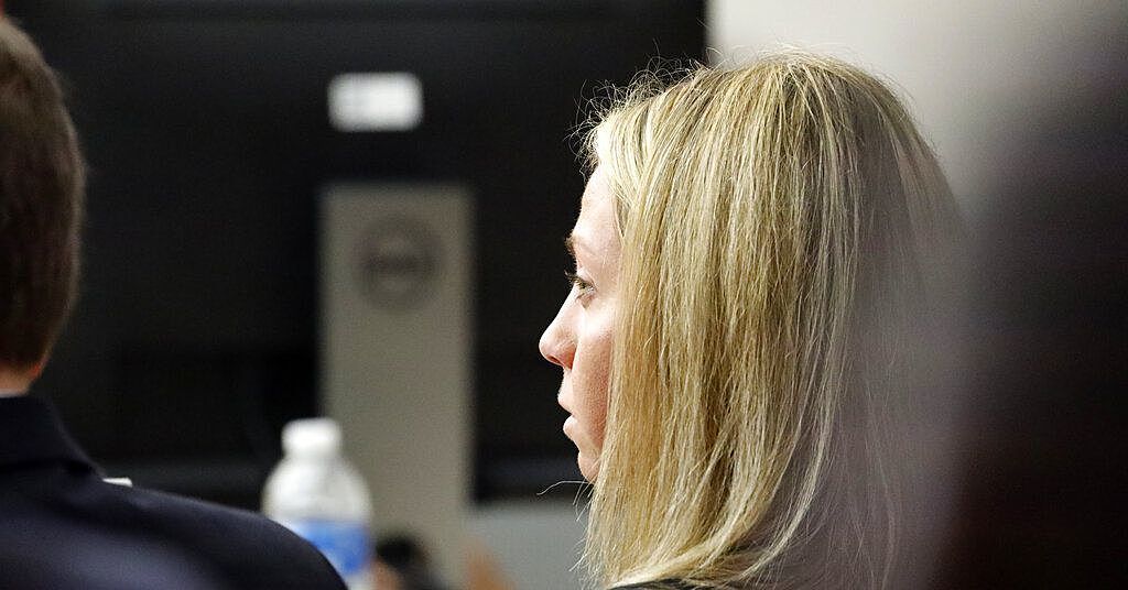Convicted ex-Dallas cop gets 10 years for killing her…