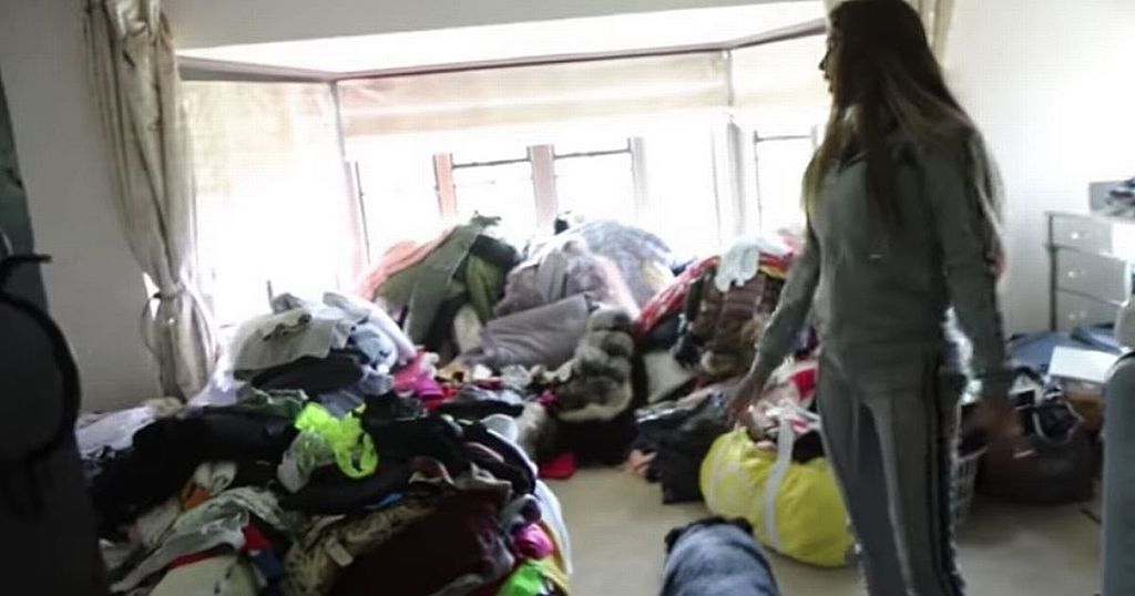 Katie Price gives tour of mucky mansion with bird poo…