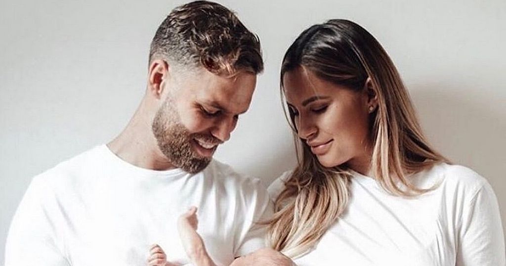 Jess Shears discusses breastfeeding struggles as she…