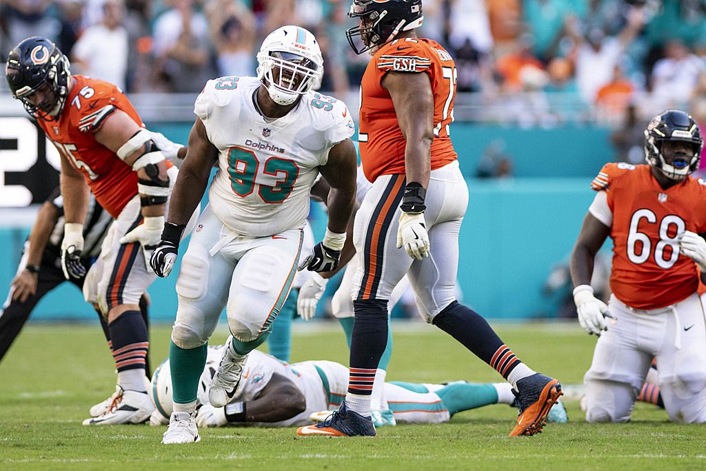 Former Dolphins DL Akeem Spence signs in Jacksonville