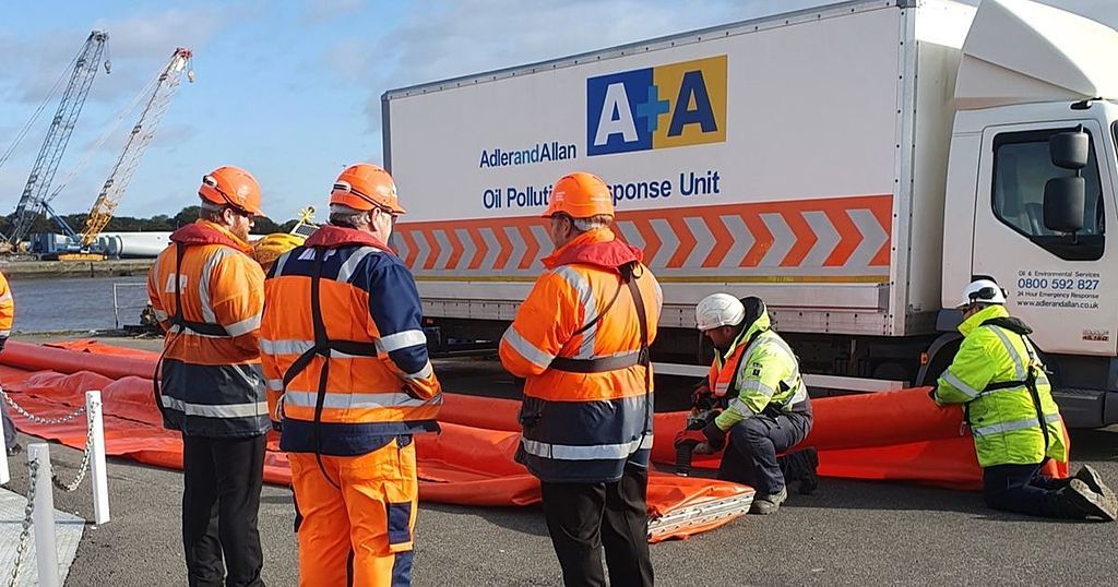 Port of Hull becomes scene of 'oil spill' as ABP put…