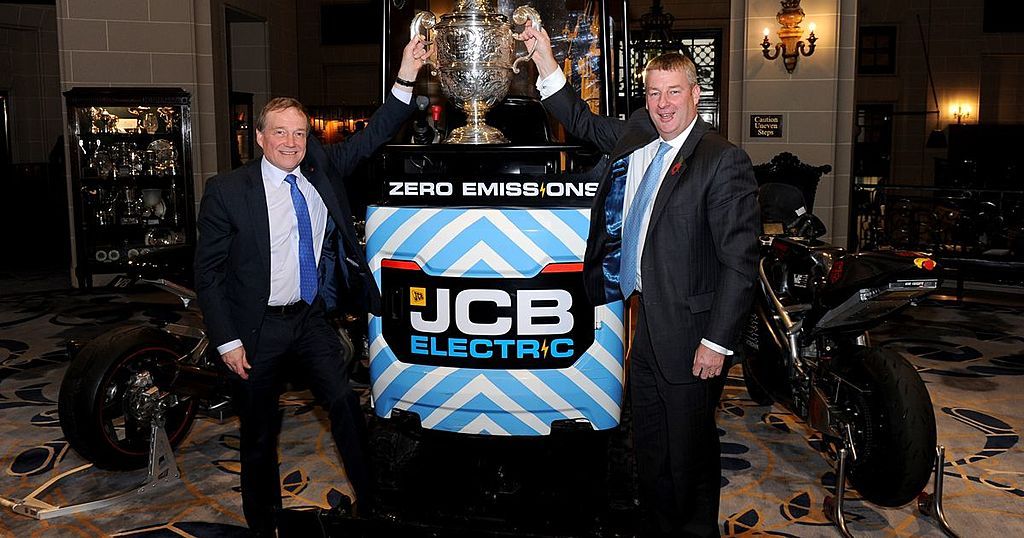 JCB scoops prestigious engineering award for first…