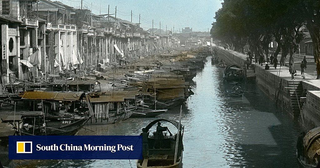 Beautiful hand-colourised photos of early 1900s China…