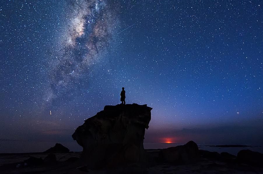 An Ancient Quasar Tells The Tale Of More Ancient Stars