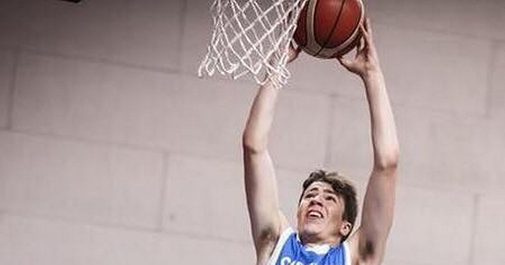 Callum Mortimer makes pro debut on basketball court