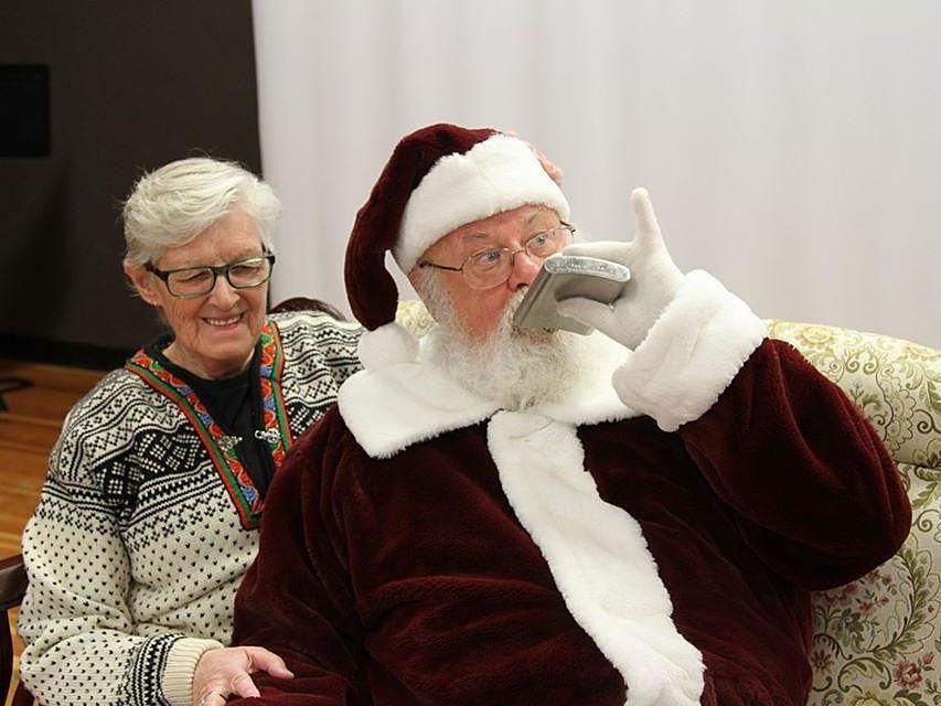 Santa fired by mall for posting 'dirty' and…