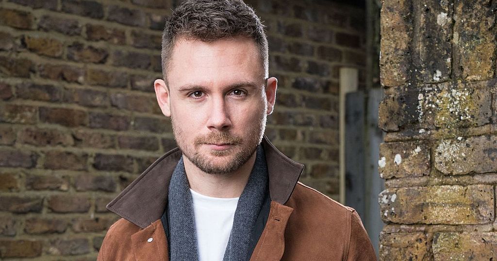 EastEnders confirms first look at Lee Carter return as…