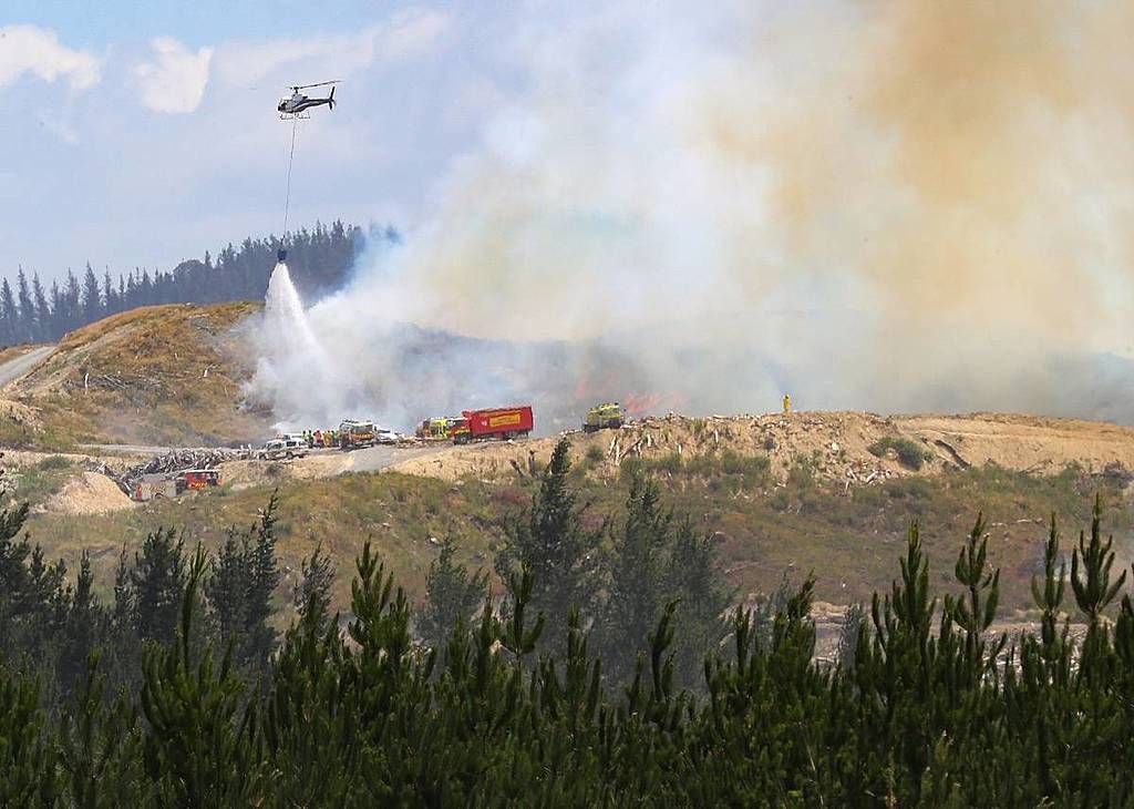 Hawke's Bay forest fire: House evacuated and ground…