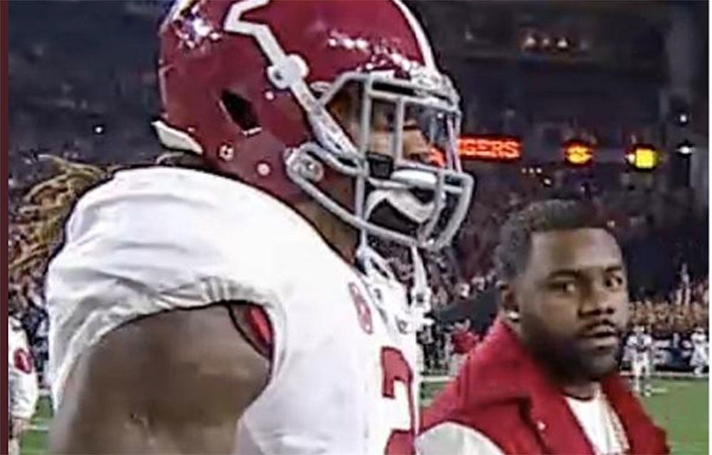 This viral photo of Derrick Henry making Mark Ingram…