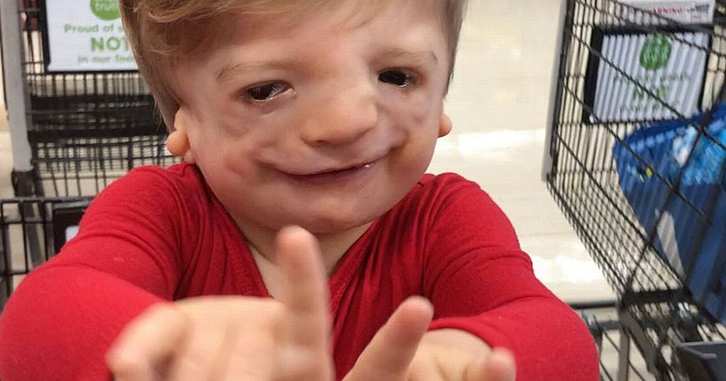 Deaf boy, 2, signs 'I love you' to his mum in…
