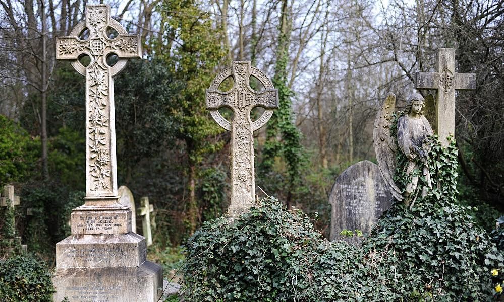 Plan to reuse graves as Highgate cemetery runs out of…