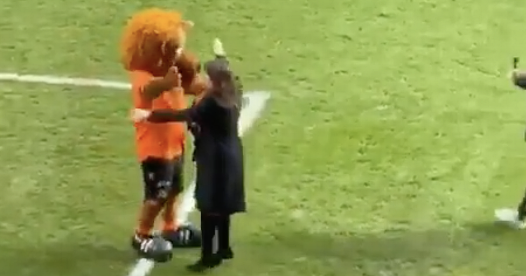 Lorraine Kelly storms Dundee United pitch for 'cuddle'…