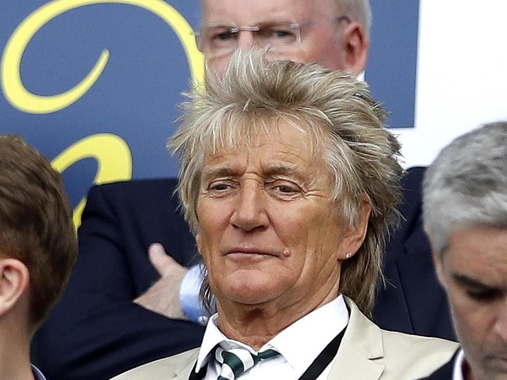 Rod Stewart seen 'doing Nazi salute and punching…