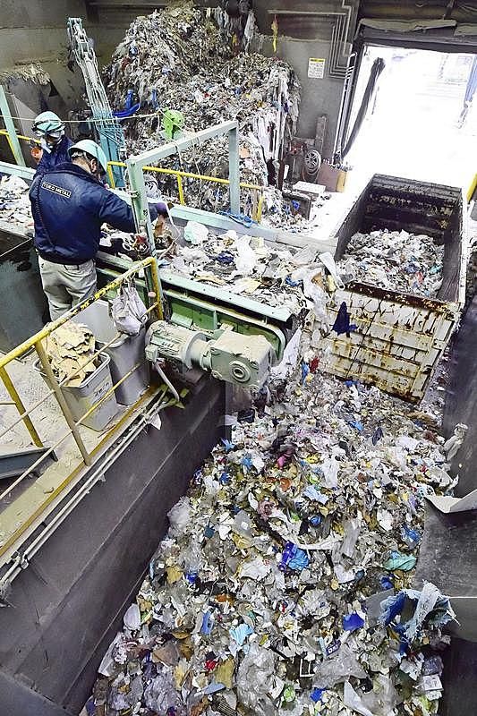 Turning plastic waste into aviation fuel could reduce…