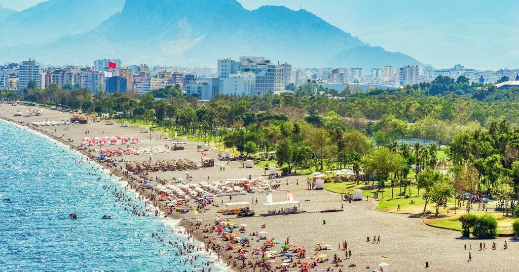 Where is hot in April? Best holiday destinations where…