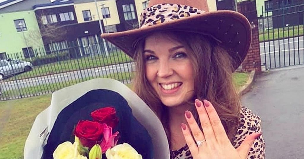 Firefighter proposes to Newport teacher in her school…