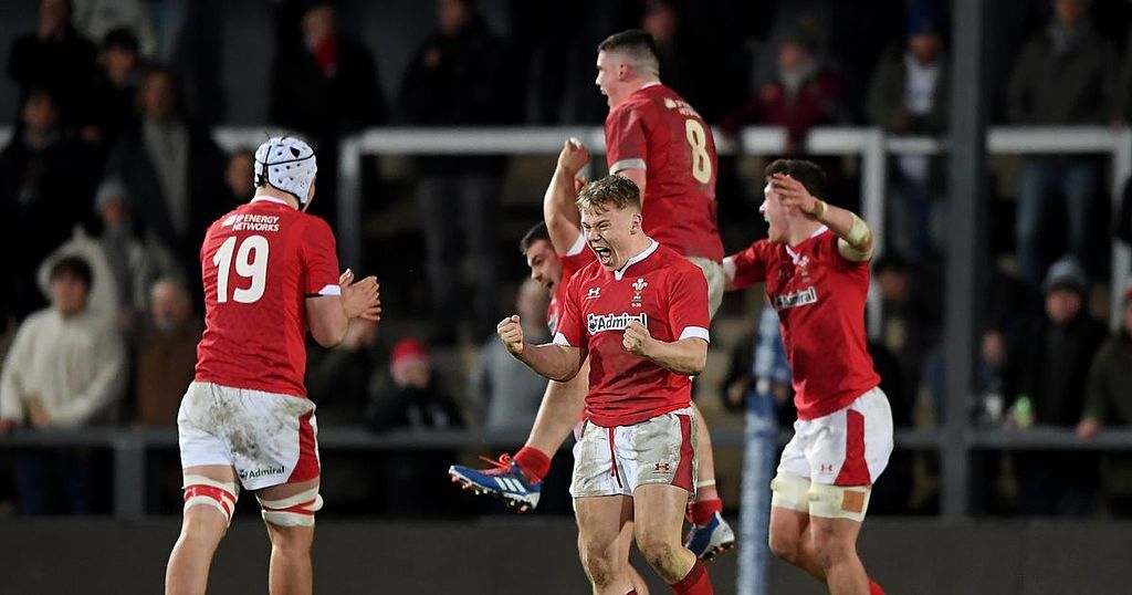 Who is Sam Costelow, the young Wales rugby player…