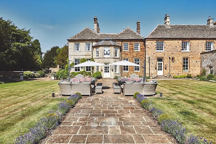 Take Over An Exclusive 16th-Century English Manor House