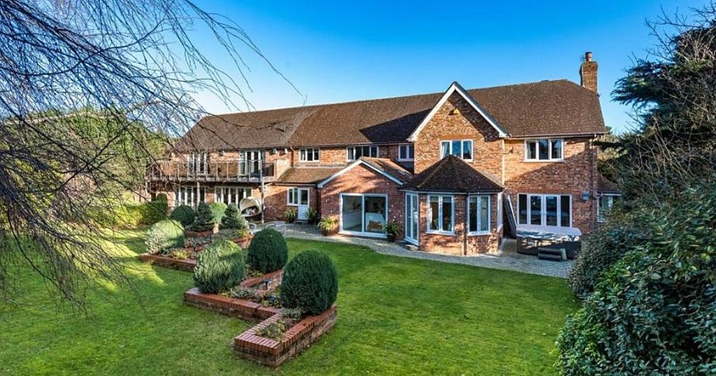 Inside bling £1.5 million modern mansion with its own…