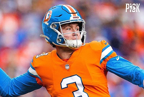 This fan-made throwback Broncos uniform is amazing