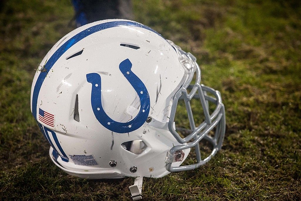 Colts make changes to logo, uniforms