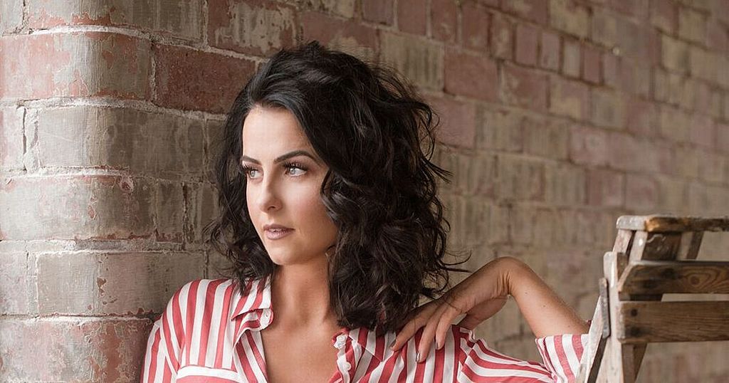 Country singer Lisa McHugh urges fans not to fall for…