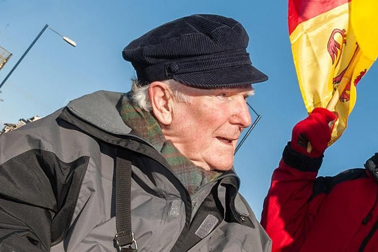 Prince Charles pays tribute to former tutor Tedi…