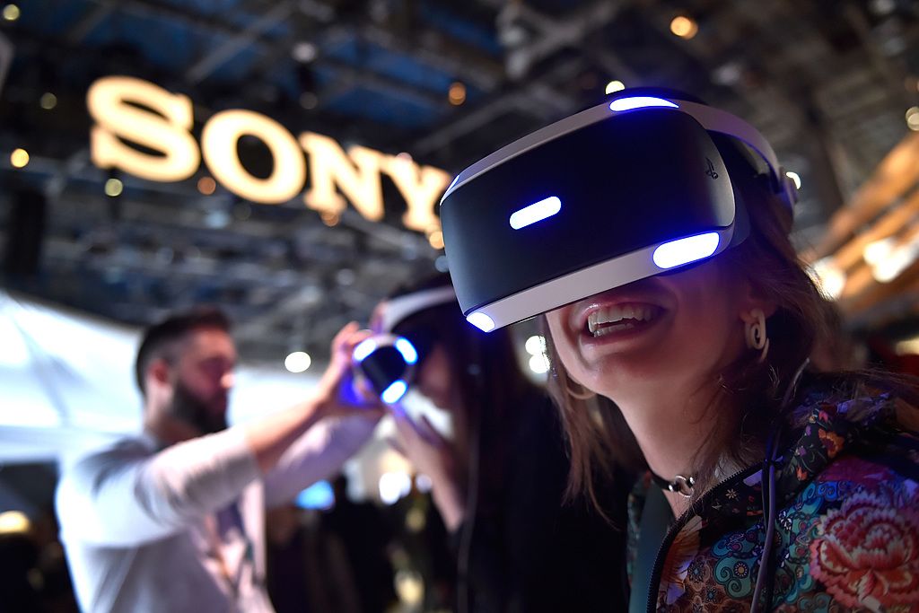 This video of Sony's new finger-tracking VR controller…
