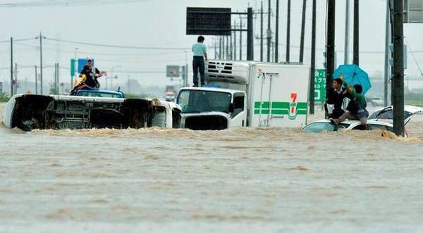 Japan floods force 100,000 people to flee their homes