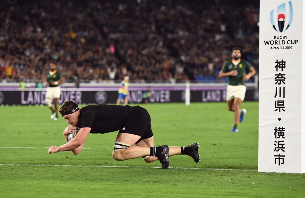 Rugby: NZ lock in second rower Barrett until next…