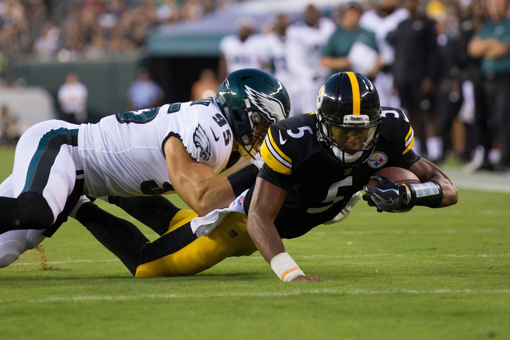 Eagles DE Joe Ostman working at his family’s Bakery…