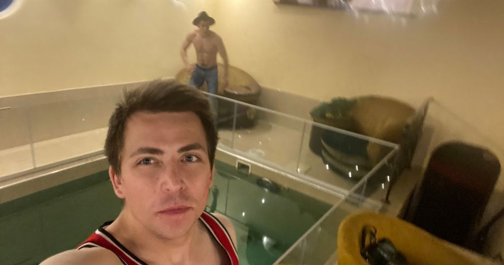 Man attempts huge swimming pool stunt at birthday…