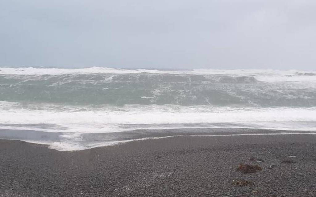 What caused NZ's massive 12-metre waves today