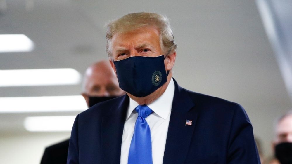 In first, Trump dons masks on visit to Walter Reed…